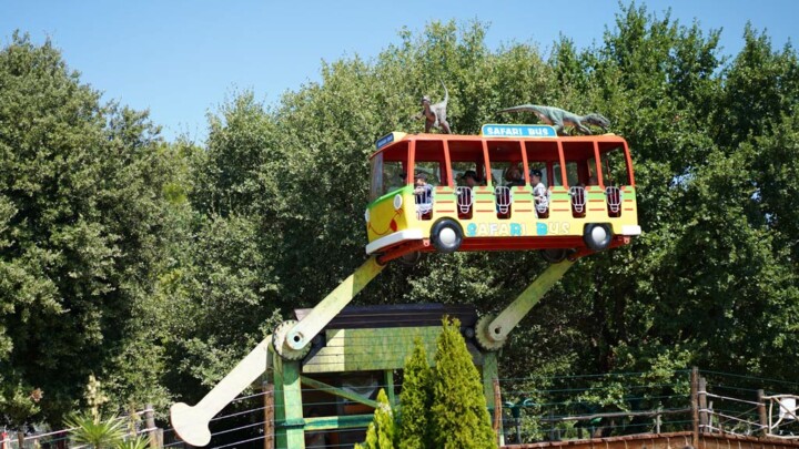 Safari Bus: 20 Thrilling Spins at Dinopark Funtana!