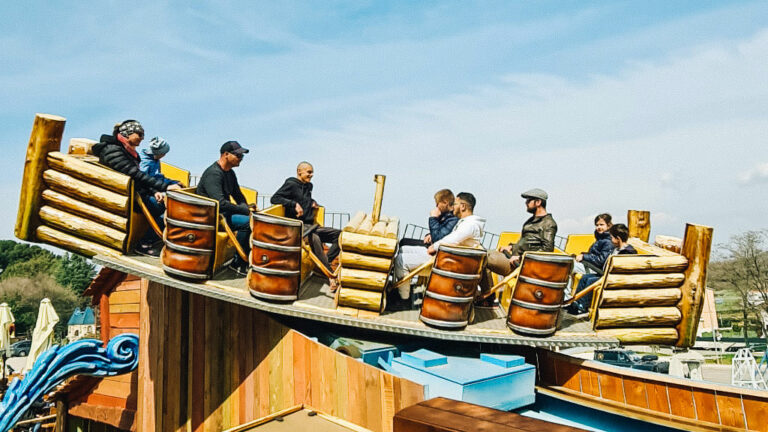 Sky Raft: 10 meters high Family Attraction at Dinopark!