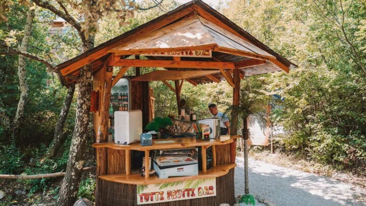 Tutti Frutti Cafe: 5 Serene Sips in Nature's Lap!